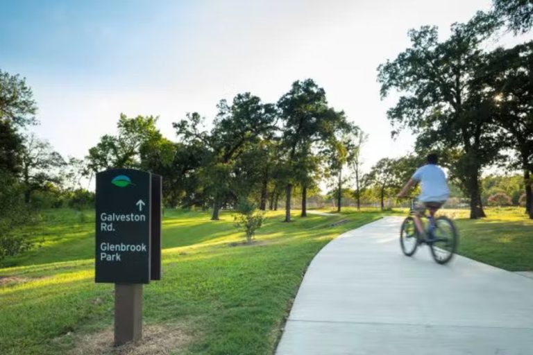 EXPLORE SIMS BAYOU - Houston Parks Board