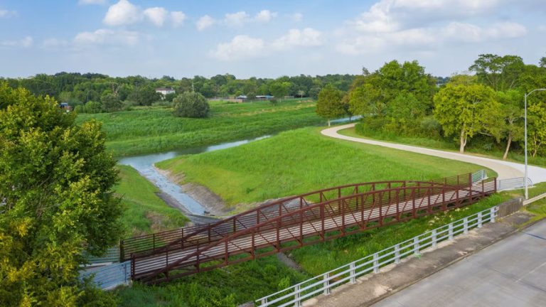 EXPLORE SIMS BAYOU - Houston Parks Board