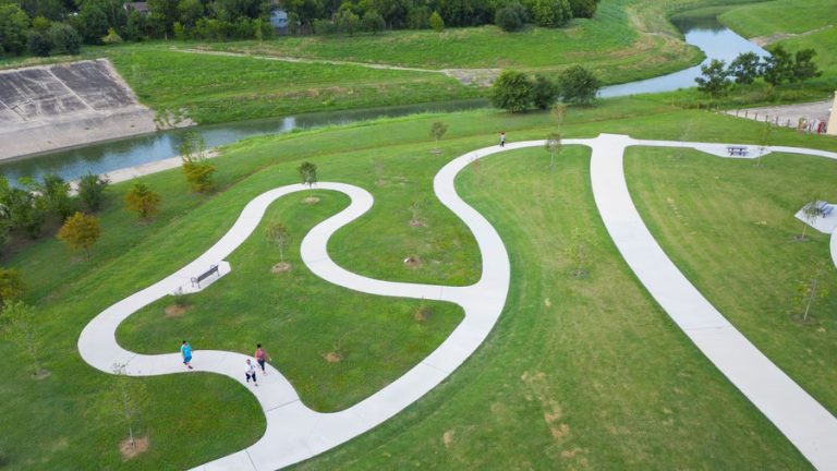 EXPLORE SIMS BAYOU - Houston Parks Board